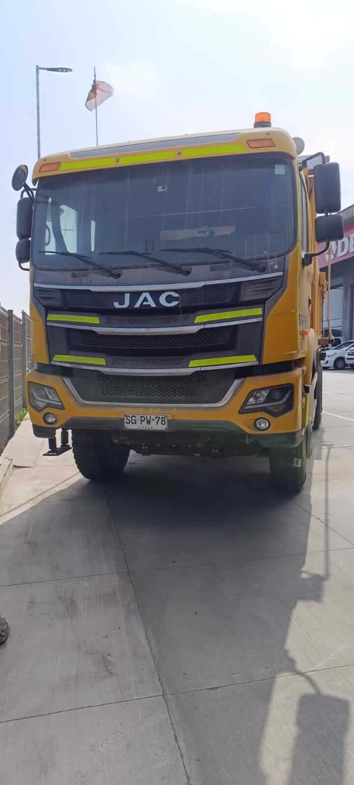 Camion JAC tolva 3311 año 2023 (43) RT JAC Motors - https://www.dercomaq.cl/